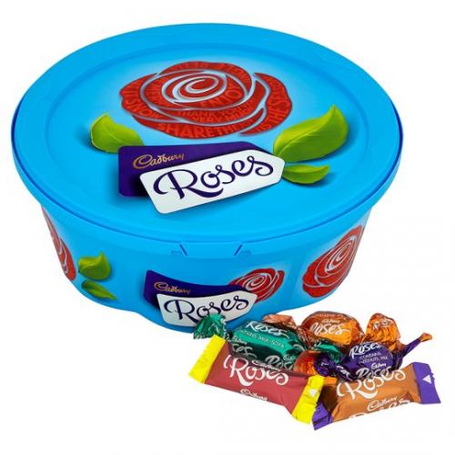 Köp Cadbury Roses Tub 550g hos Coopers Candy